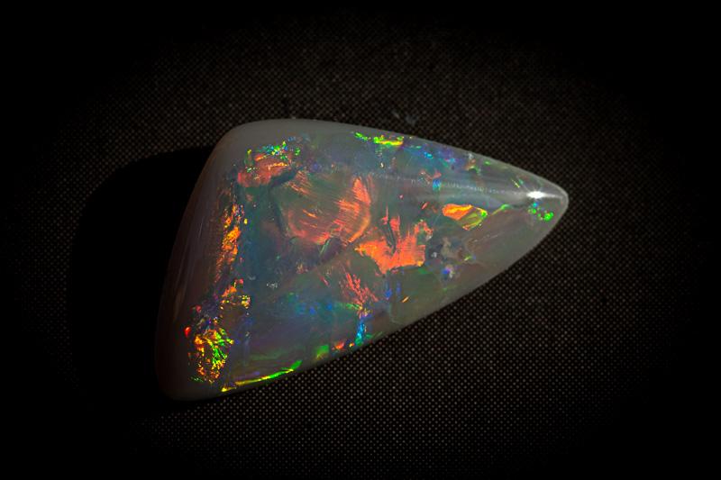 1,75 Ct Pierre opale noire multicolore - Pierre Opale d'Australie